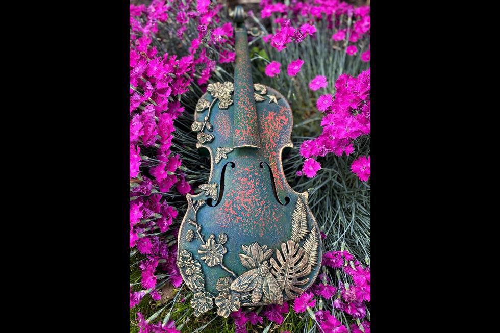 The Strad - Photo gallery: artist transforms broken violins into unique ...